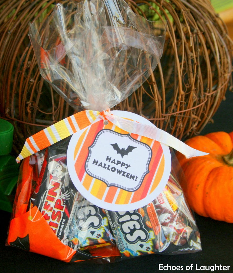 Happy Halloween Treat Bags +Free Printable Labels - Echoes of Laughter